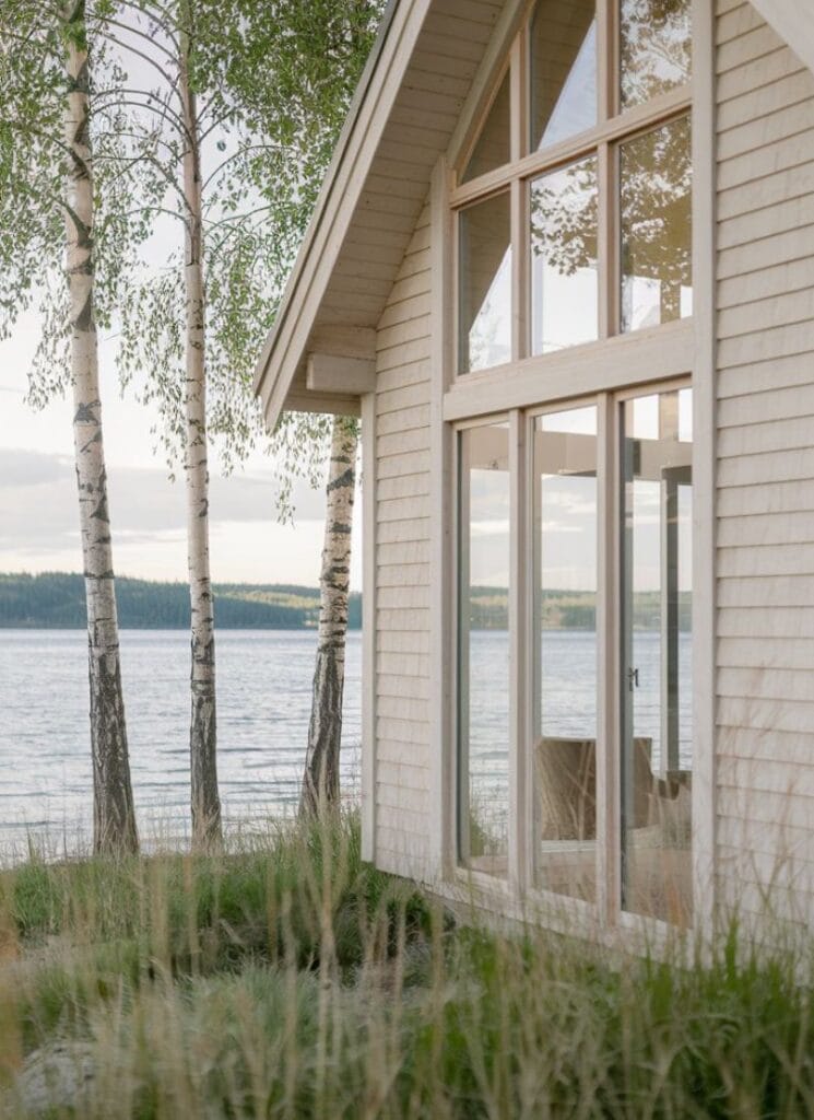 14 Small Coastal Beach House Styles – Cozy & Charming